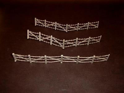 Michigan Toy Soldier Company : CTS Plastic Figures - Barbed Wire Fence